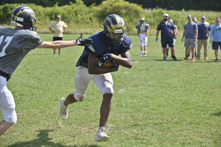 RB Christian Davis leading Brookfield into new year | News, Sports ...